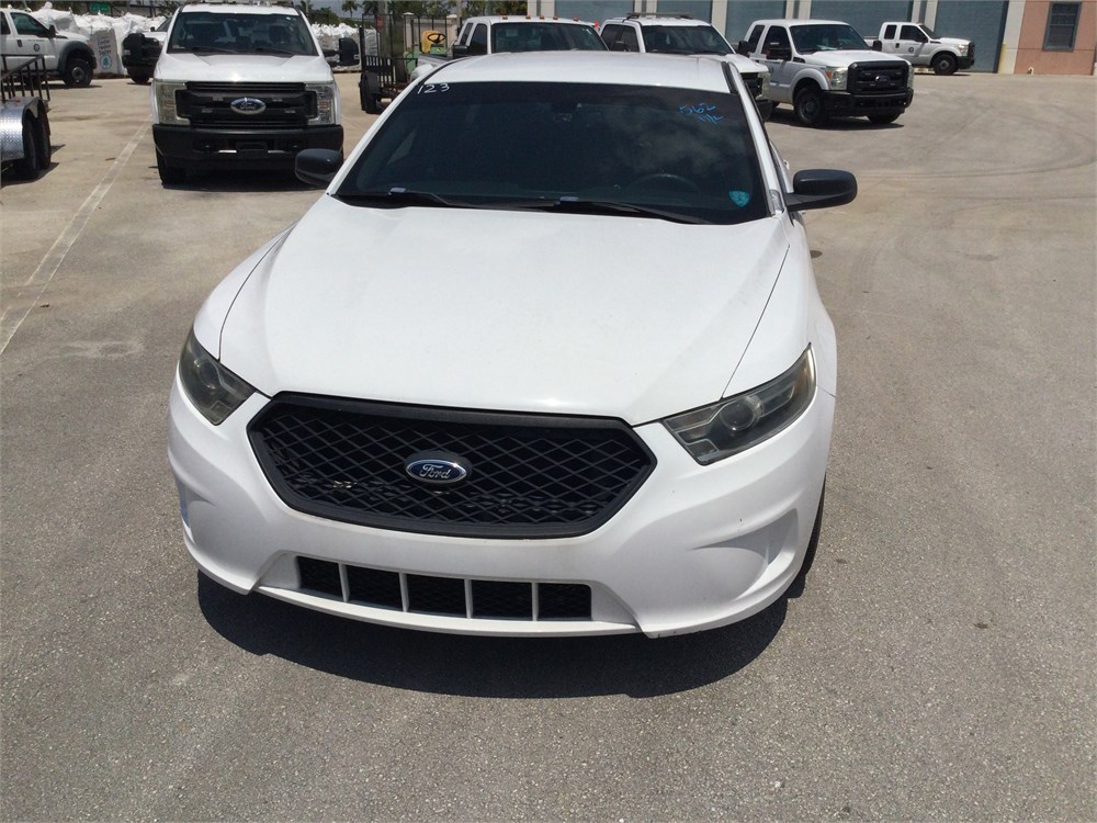 BIDERA Government Auctions - 2015 Ford Taurus Police Interceptor AWD