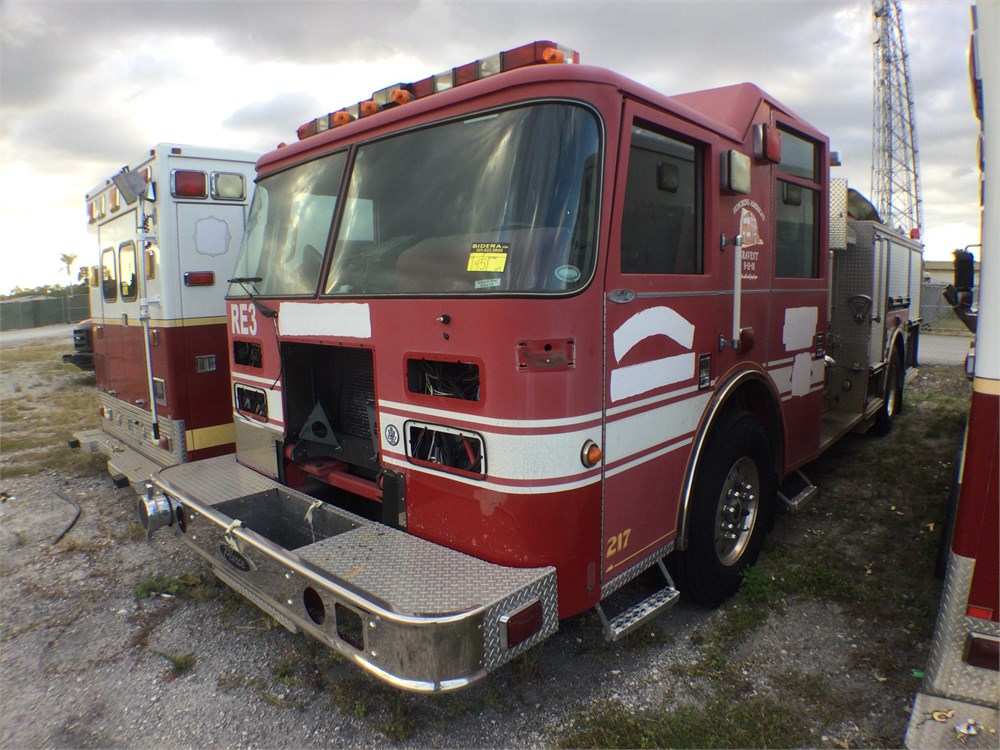 BIDERA Government Auctions - 2005 Pierce Sabre Fire Truck (Unit 217)