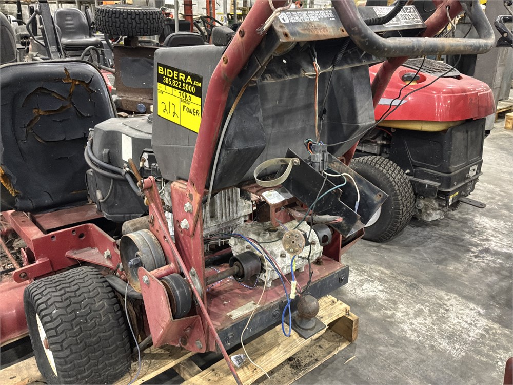 BIDERA Government Auctions - Old TORO 30181 Mower(Rough Shape)