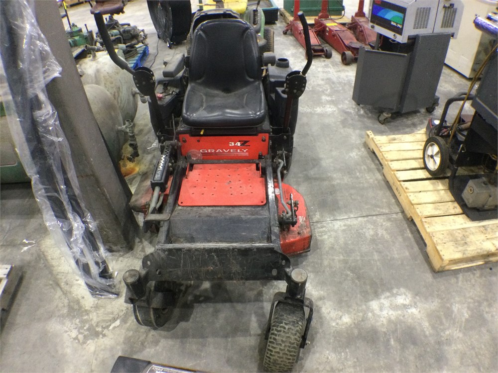 BIDERA Government Auctions - Gravely 34Z Ride on Mower