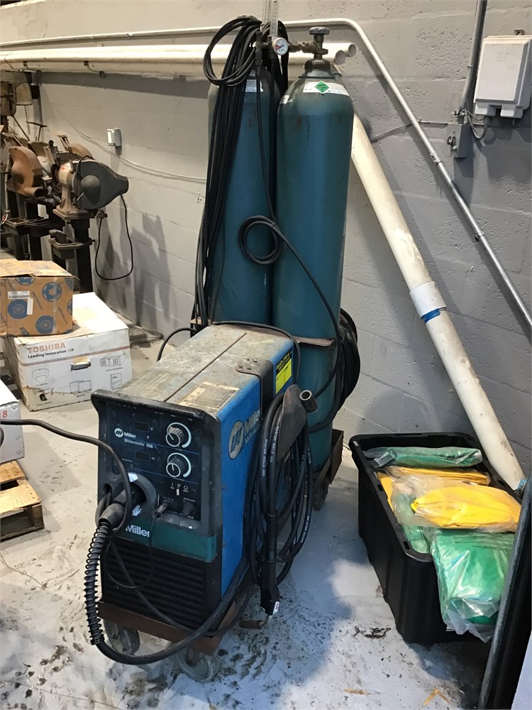 BIDERA Government Auctions - Miller Millermatic 250 Welding Machine