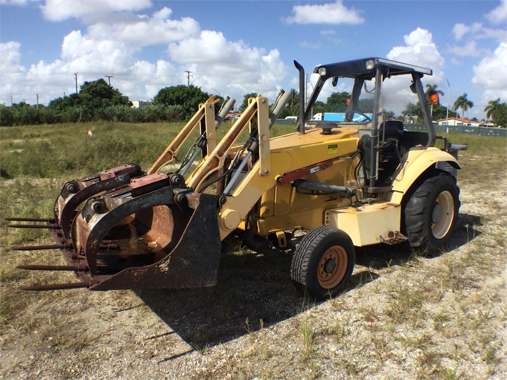 BIDERA Government Auctions - 2007 New Holland U80 / 3PT Hitch Loader 4x2