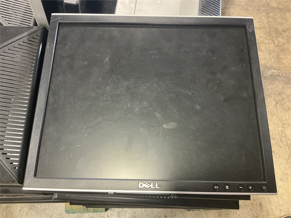 BIDERA Government Auctions - Mix lot of (31) Dell LCD Monitors W Stand
