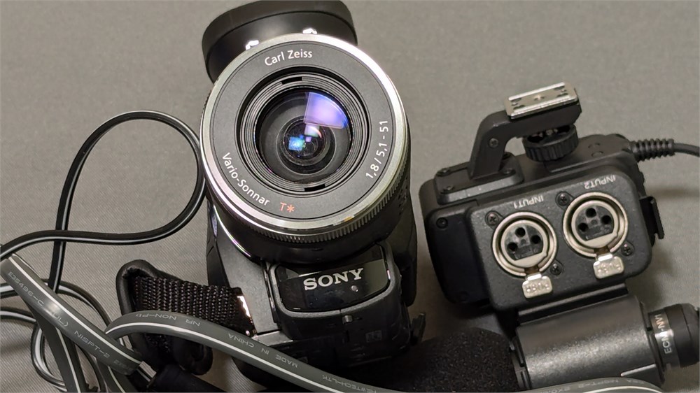 BIDERA Government Auctions - Sony HDV 1080i Model: HVR-A1U Video Camera
