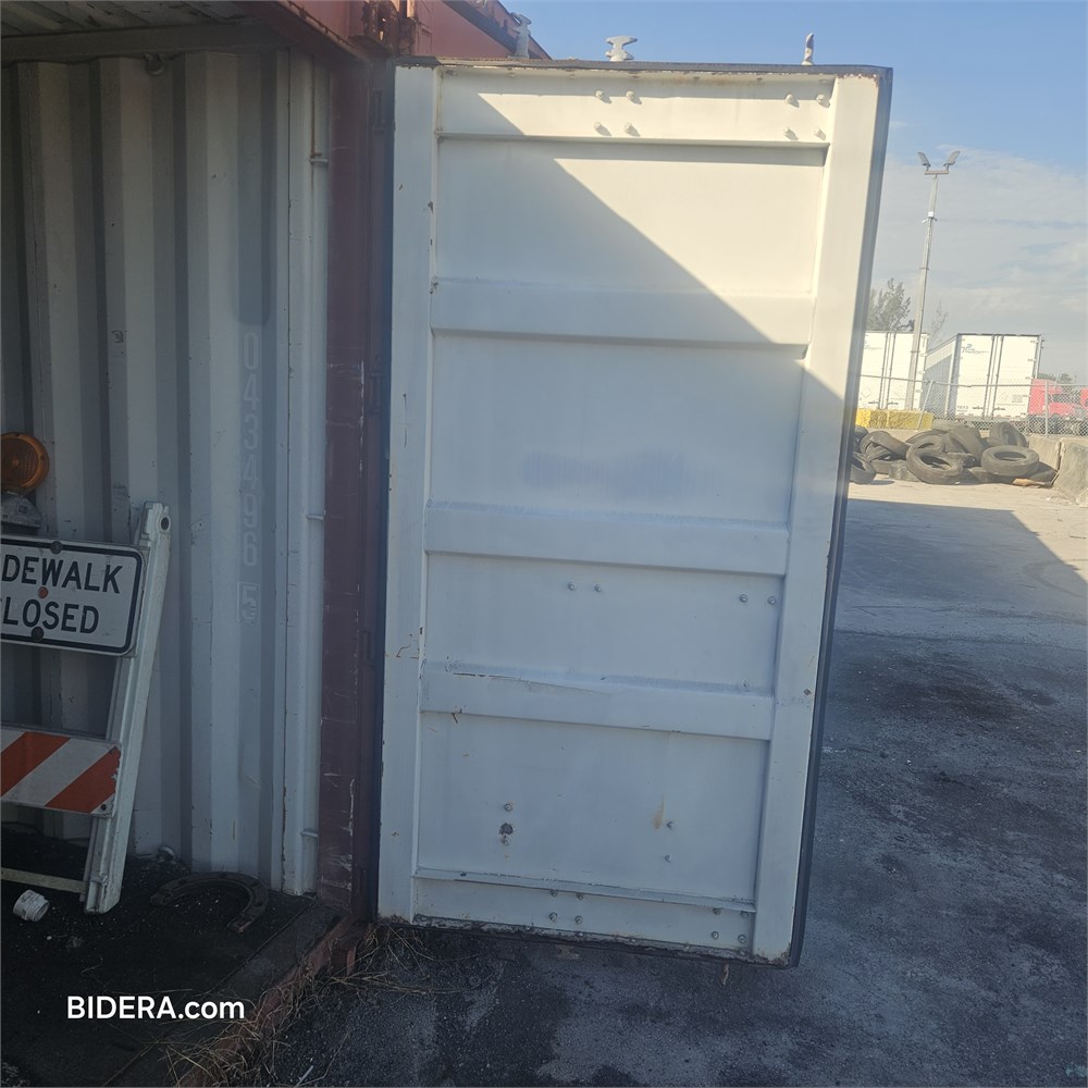 BIDERA Government Auctions - 1996 40' Container