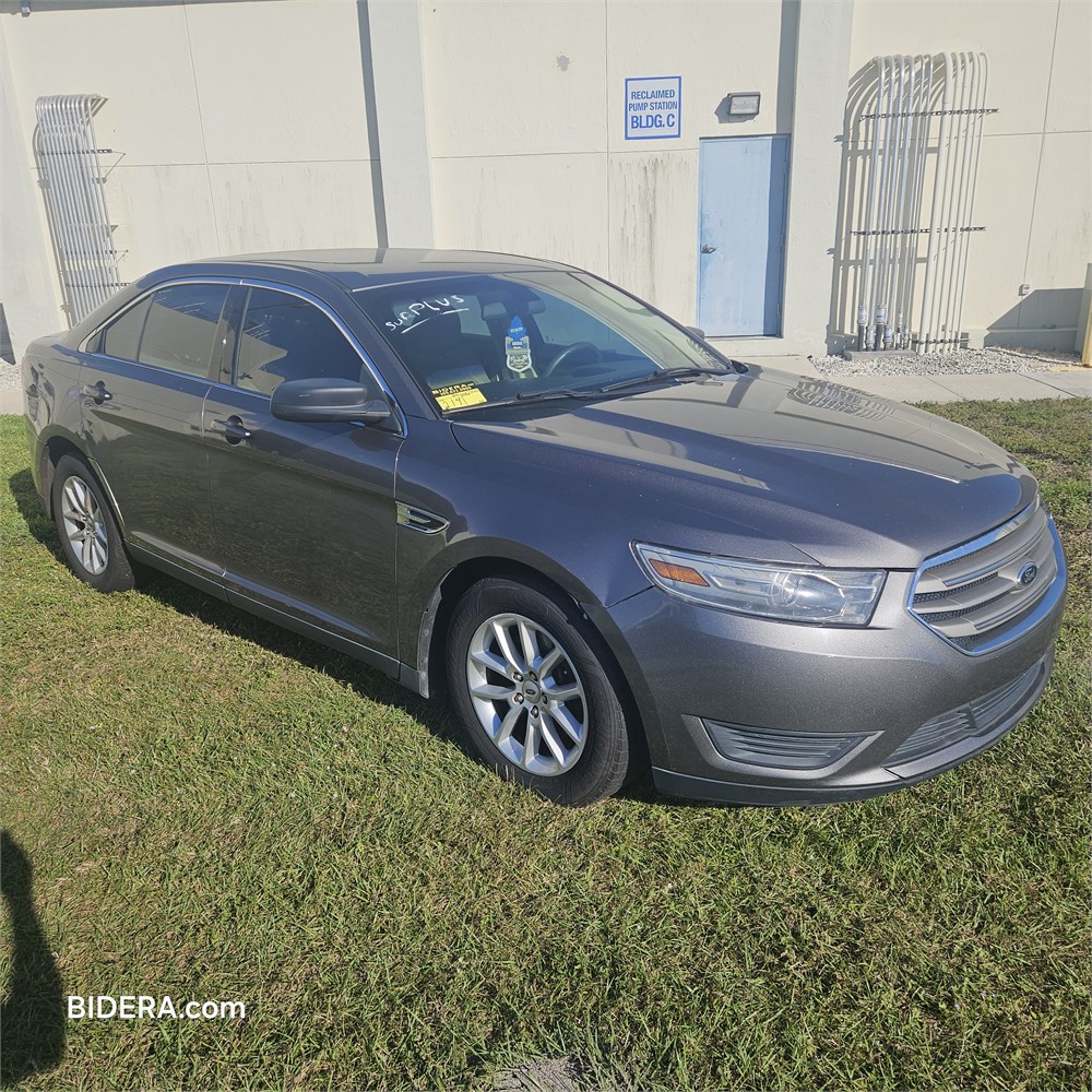 BIDERA Government Auctions - 2013 Ford Taurus Police Unmarked Unit