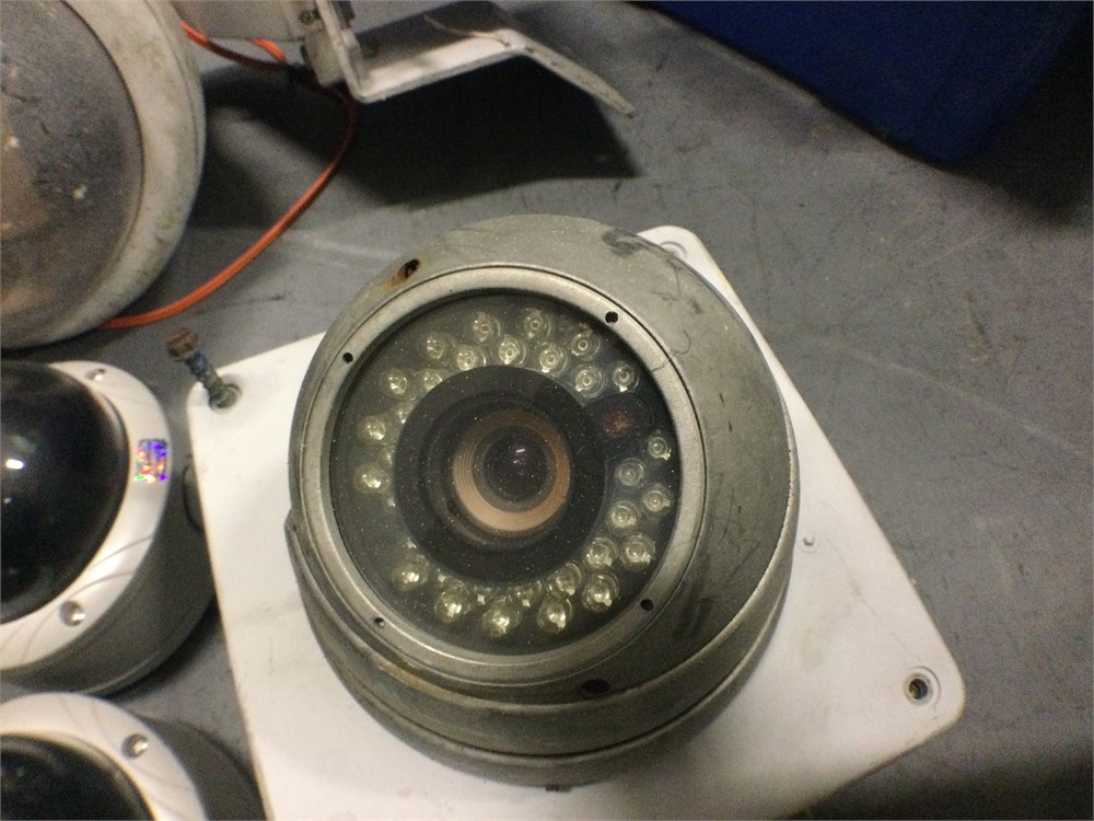 BIDERA Government Auctions - Mix lot of (26) Used CCTV Cameras