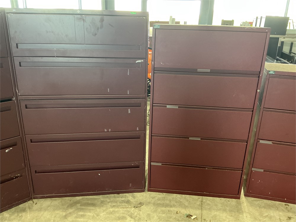 BIDERA Government Auctions - Mix lot of (18) Red Metal File Cabinets