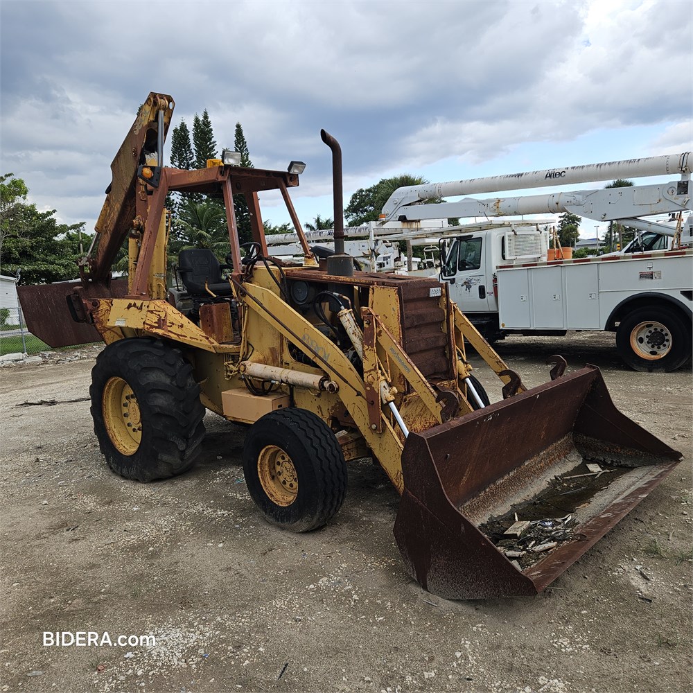 BIDERA Government Auctions - 1990 Case 680L Backhoe Loader