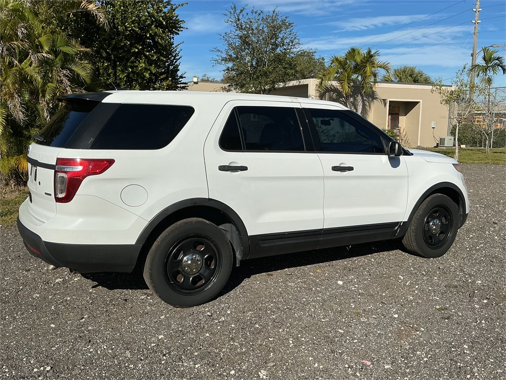 BIDERA Government Auctions - 2014 Ford Explorer Police Interceptor (AWD)