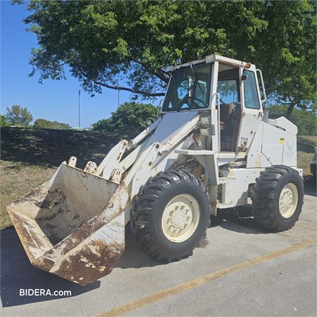BIDERA Government Auctions - Case Front Loader W14C
