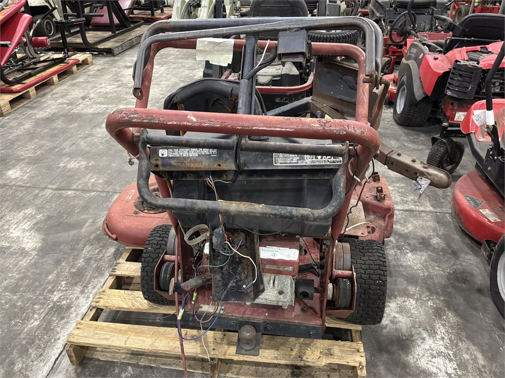 BIDERA Government Auctions - Old TORO 30181 Mower(Rough Shape)