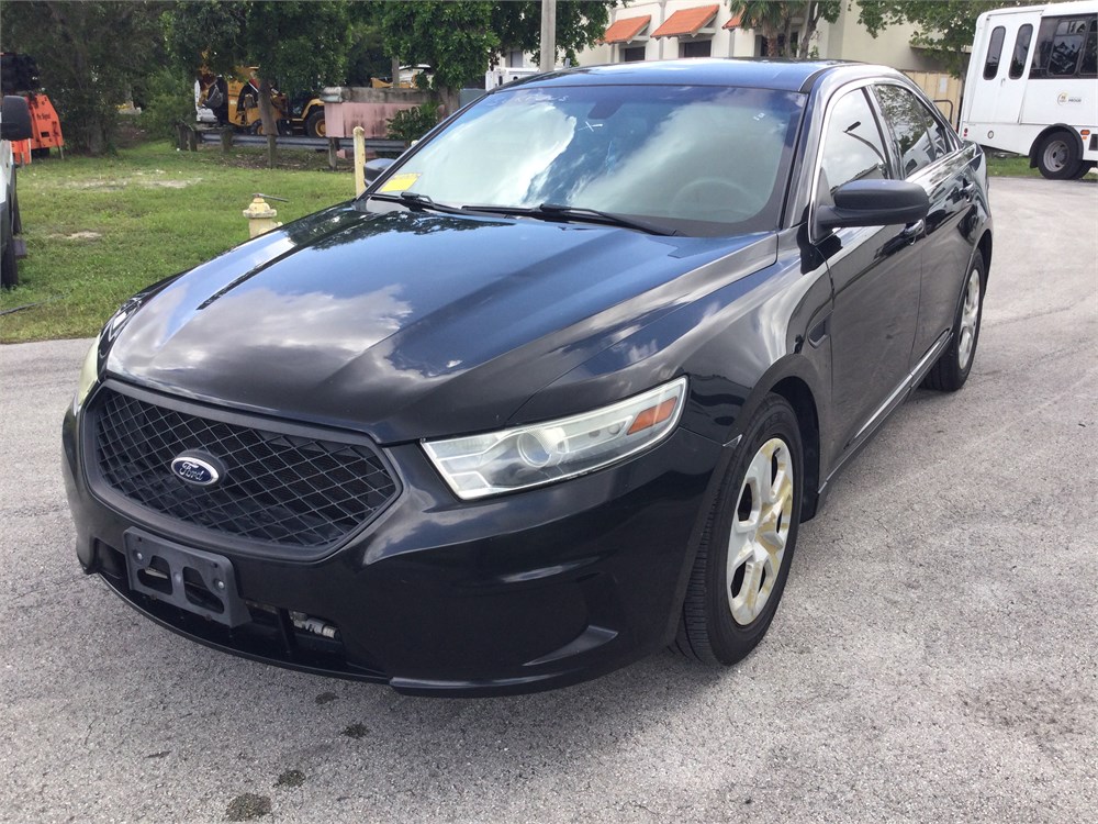 BIDERA Government Auctions - 2013 Ford Taurus Unmarked Police unit (FWD)