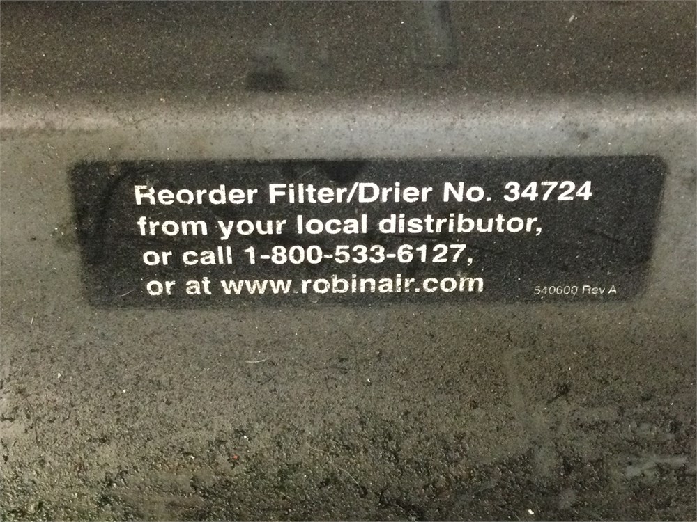 BIDERA Government Auctions - Mix lot of (02) Robinair AC Equipment