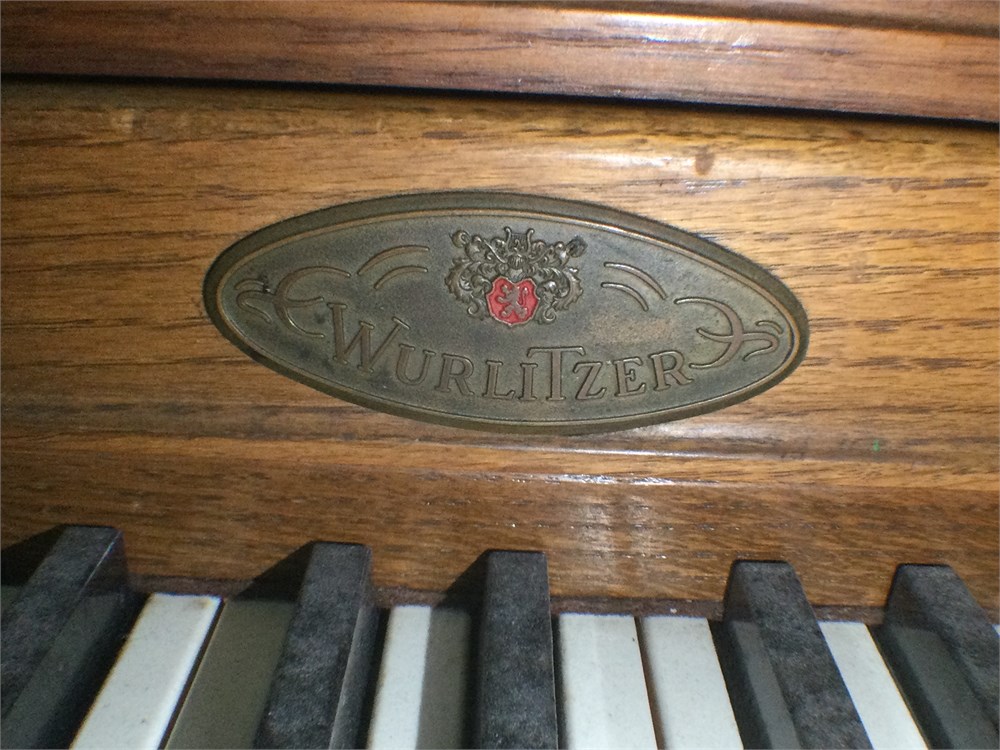 BIDERA Government Auctions - Wurlitzer Piano Model 2960