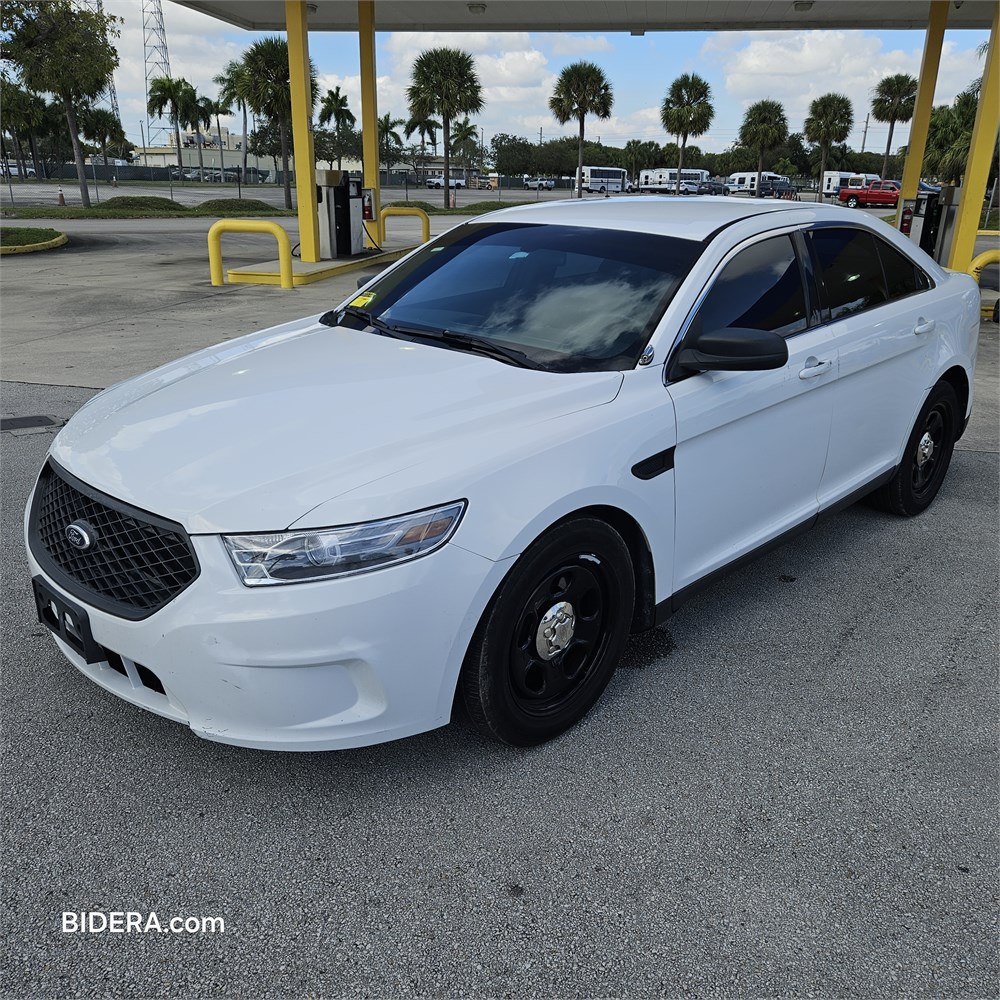 BIDERA Government Auctions - 2013 Ford Taurus Police Interceptor (Unit 302)