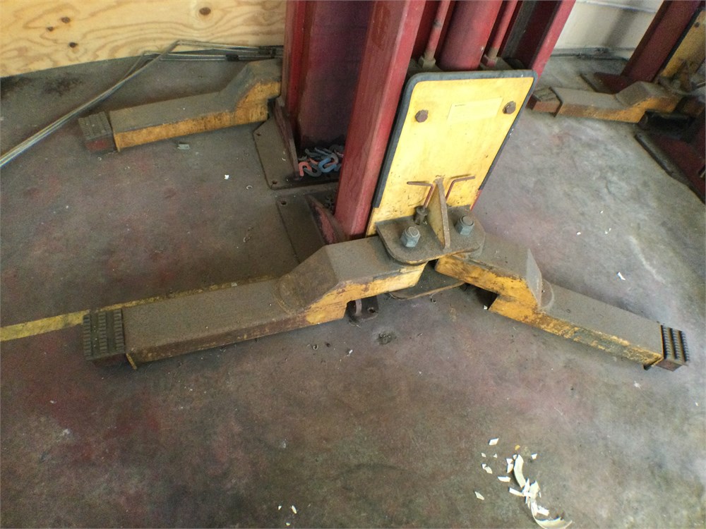 BIDERA Government Auctions - (1) Mohawk TP-15 15,000lbs Vehicle Lift