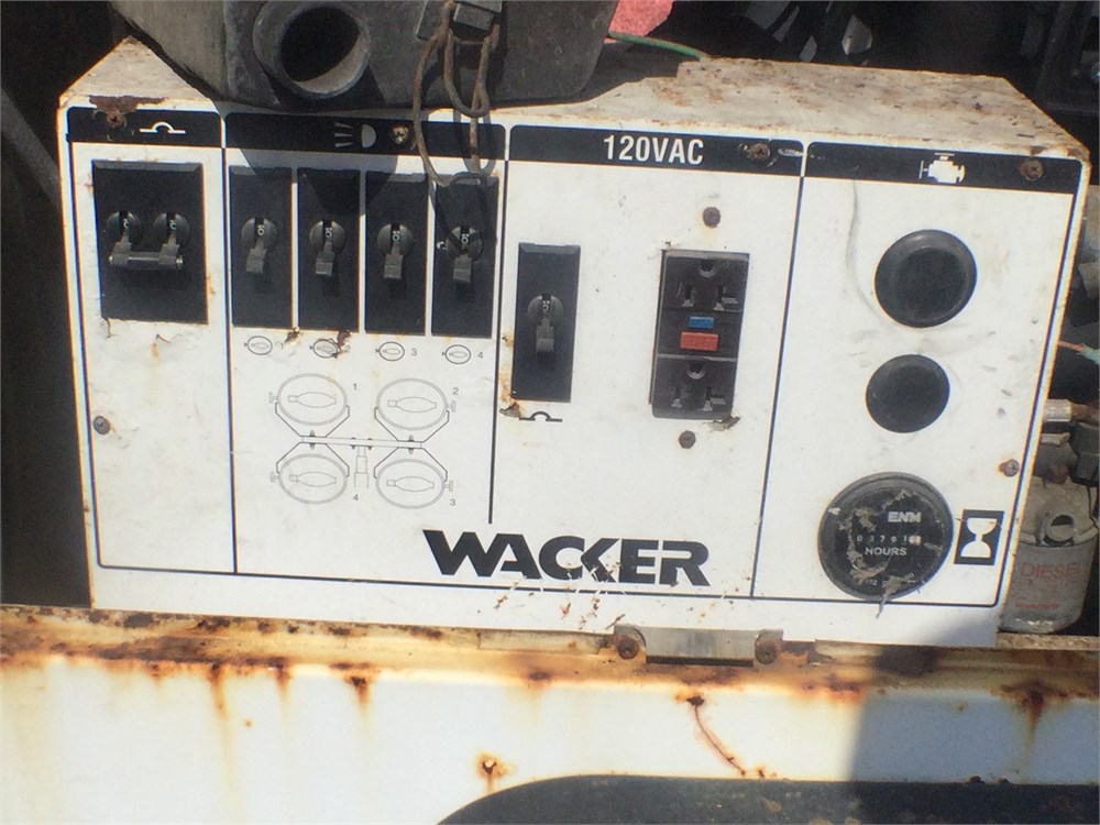 BIDERA Government Auctions - 2004 Wacker Light Tower