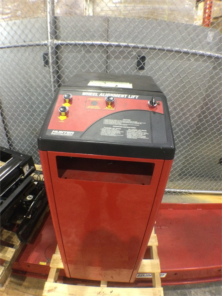 BIDERA Government Auctions - Hunter Alignment Lift RX -12- XL