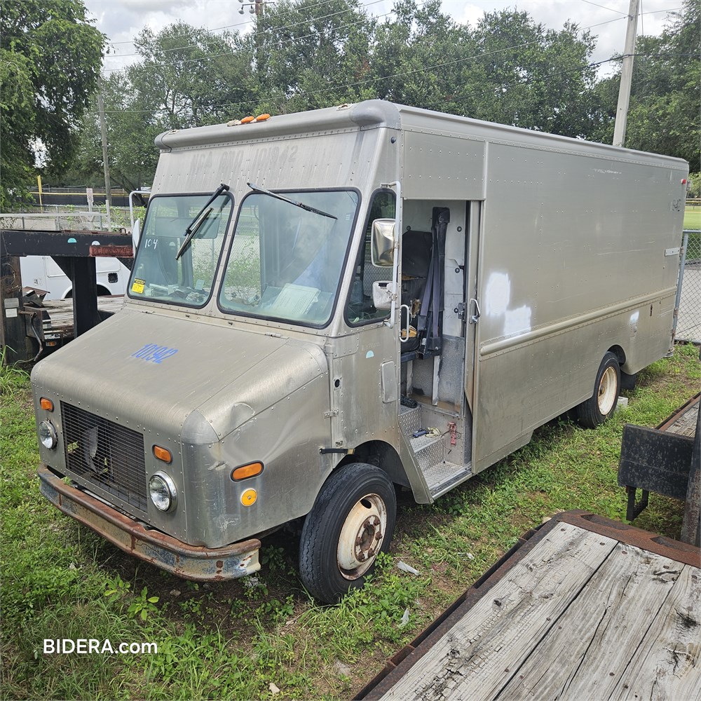 BIDERA Government Auctions - 1997 OshKosh Grumman Freightliner Aluminum ...