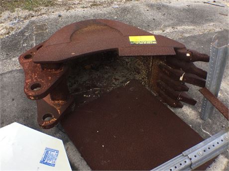 BIDERA Government Auctions - Backhoe Digging Bucket GP Hoe