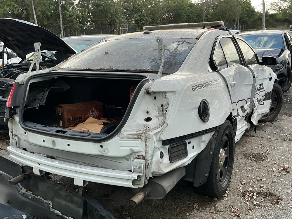 BIDERA Government Auctions - 2018 Ford Taurus (Junk Candidate) (Unit 1827)