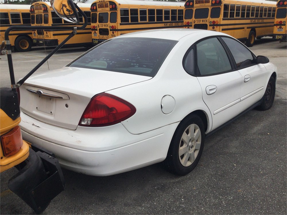 BIDERA Government Auctions - 2001 Ford Taurus