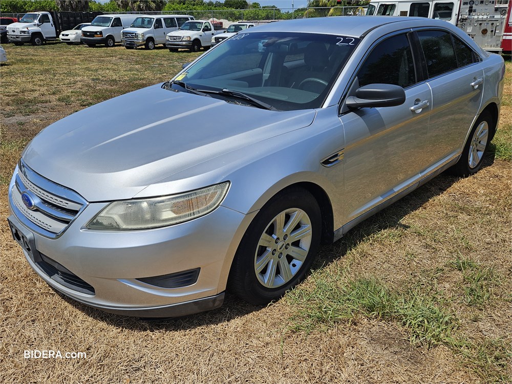 BIDERA Government Auctions - 2012 Ford Taurus (Unmarked Unit)