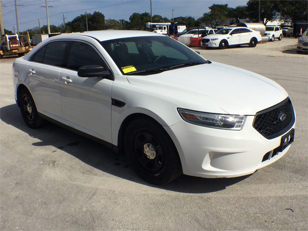 BIDERA Government Auctions - 2013 Ford Taurus Police Interceptor AWD