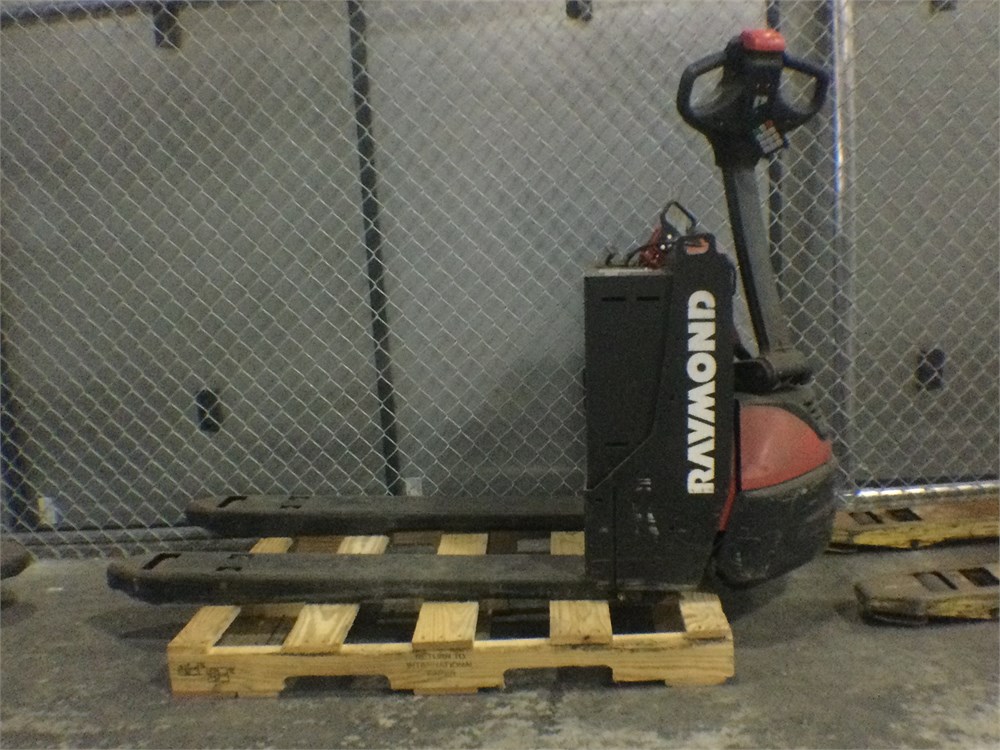 BIDERA Government Auctions - Raymond Electric Pallet Jack 8210