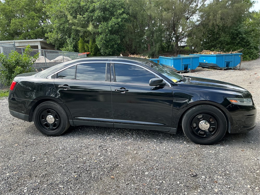 BIDERA Government Auctions - 2015 Ford Taurus Police Interceptor (AWD)