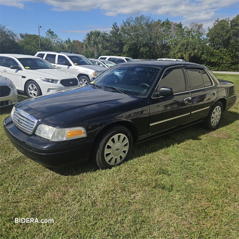 BIDERA Government Auctions - 2010 Ford Crown Victoria Unmarked Police Unit