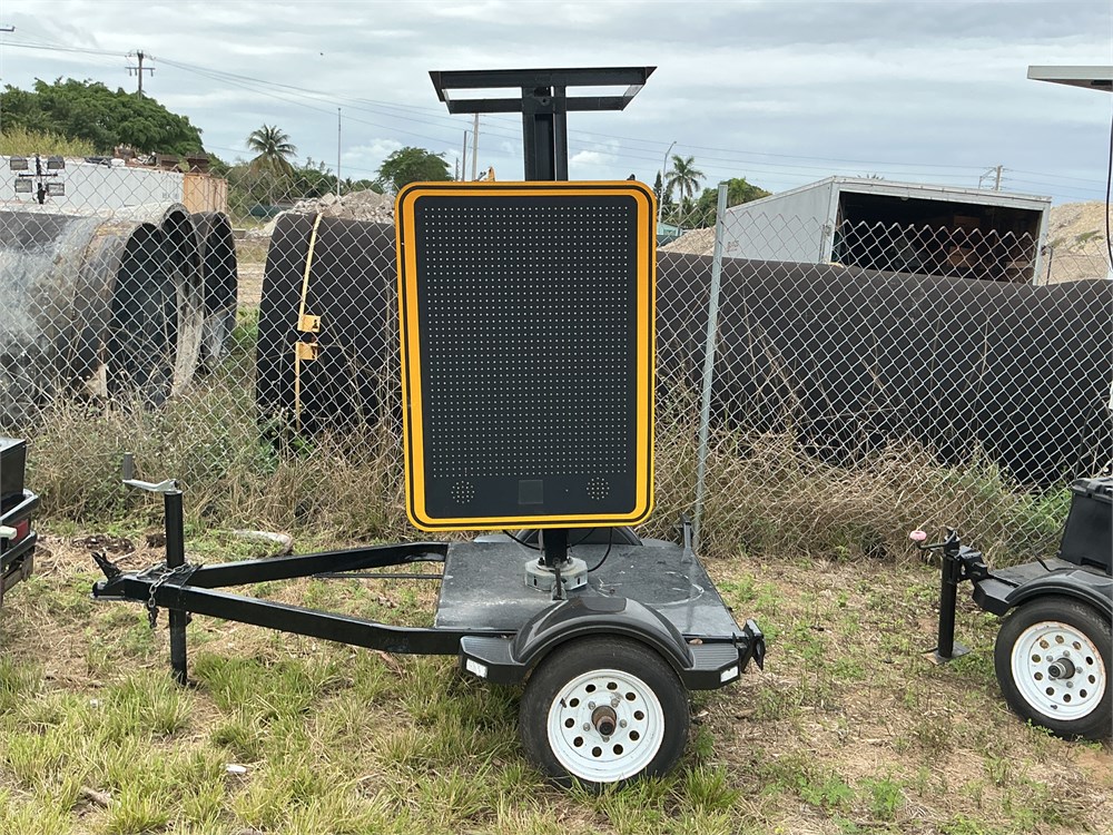 BIDERA Government Auctions - Traffic Logix Solar Speed Radar Trailer