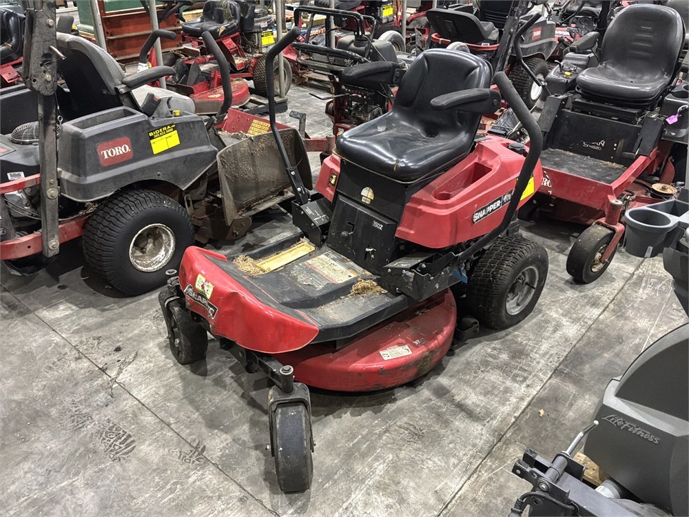 BIDERA Government Auctions - Snapper 150z 33 inch (Plastic Cracked)