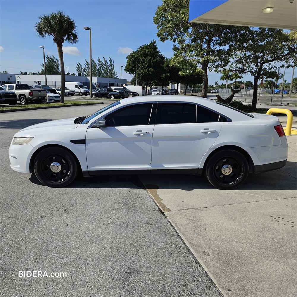 BIDERA Government Auctions - 2013 Ford Taurus Police Interceptor (Unit 301)