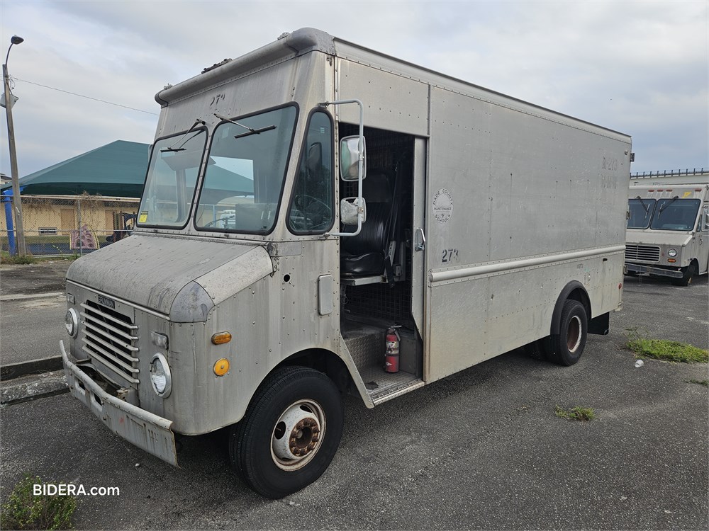 BIDERA Government Auctions - 1994 UtiliMaster Aluminum Step Van (No Keys)