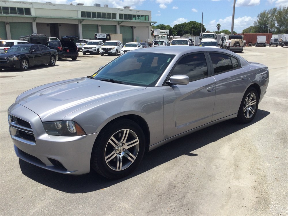 BIDERA Government Auctions - 2014 Dodge Charger Unmarked Police Unit (RWD)