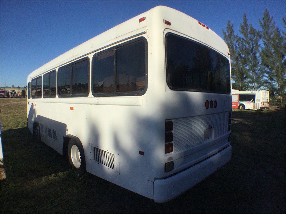BIDERA Government Auctions - 2002 Blue Bird 26 Passenger Bus (Unit 3690)
