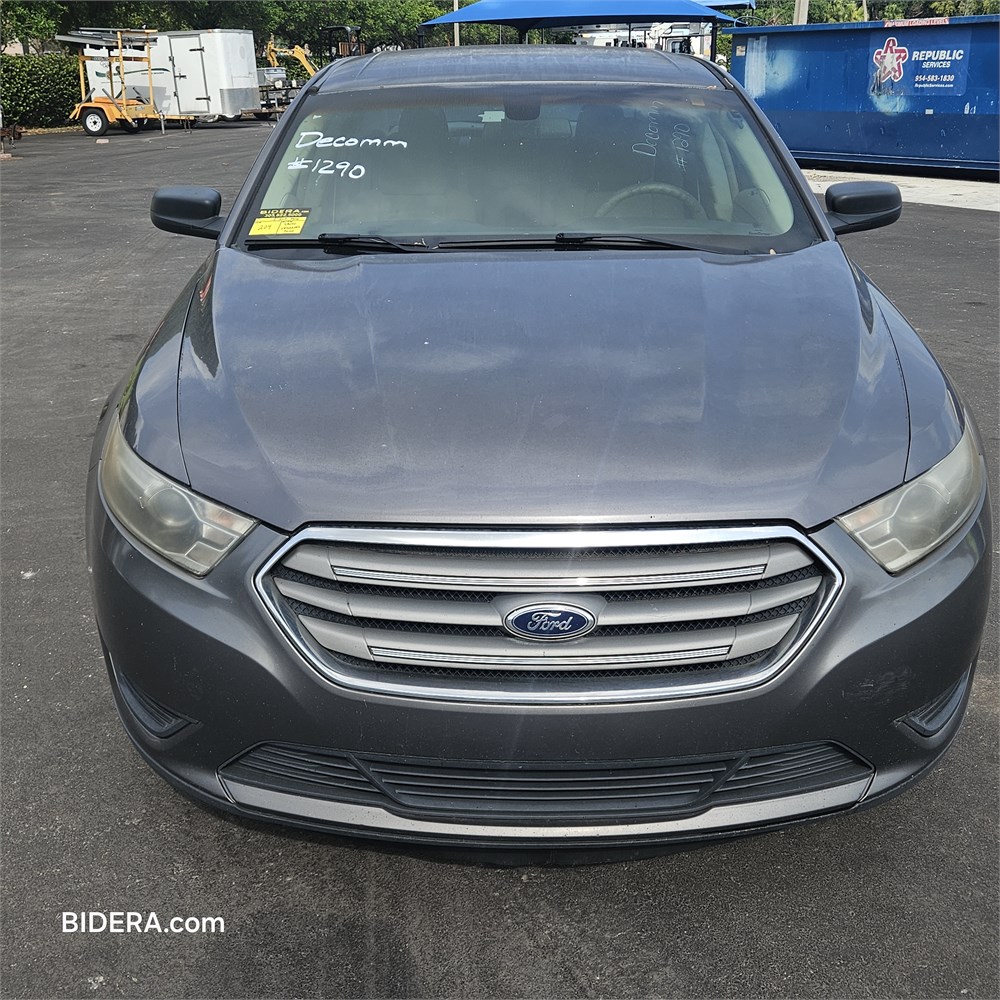 BIDERA Government Auctions - 2013 Ford Taurus Unmarked Police Unit