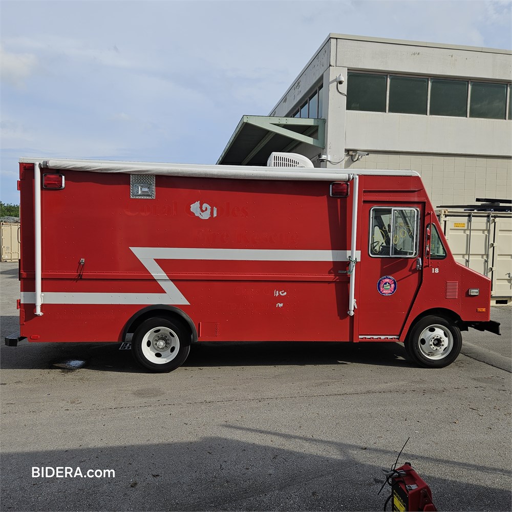 BIDERA Government Auctions - 1990 Utilimaster Aluminum Step Van