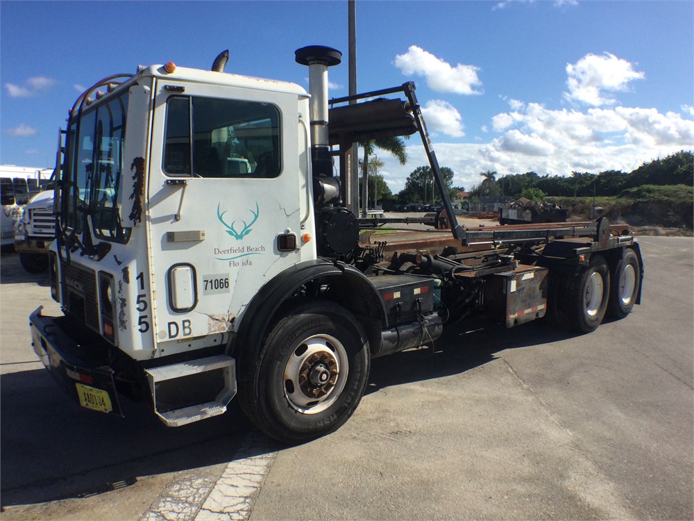 BIDERA Government Auctions - 2007 Mack MR688S Roll Off Truck