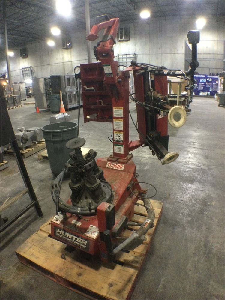 BIDERA Government Auctions - Hunter Heavy Duty Tire Changer