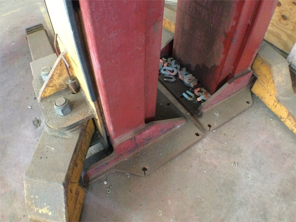 BIDERA Government Auctions - (1) Mohawk TP-15 15,000lbs Vehicle Lift