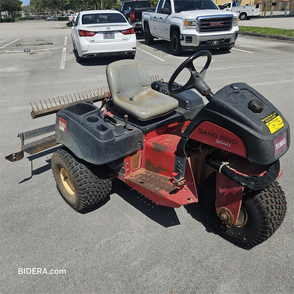 BIDERA Government Auctions - 2012 Toro Sand Pro 3040