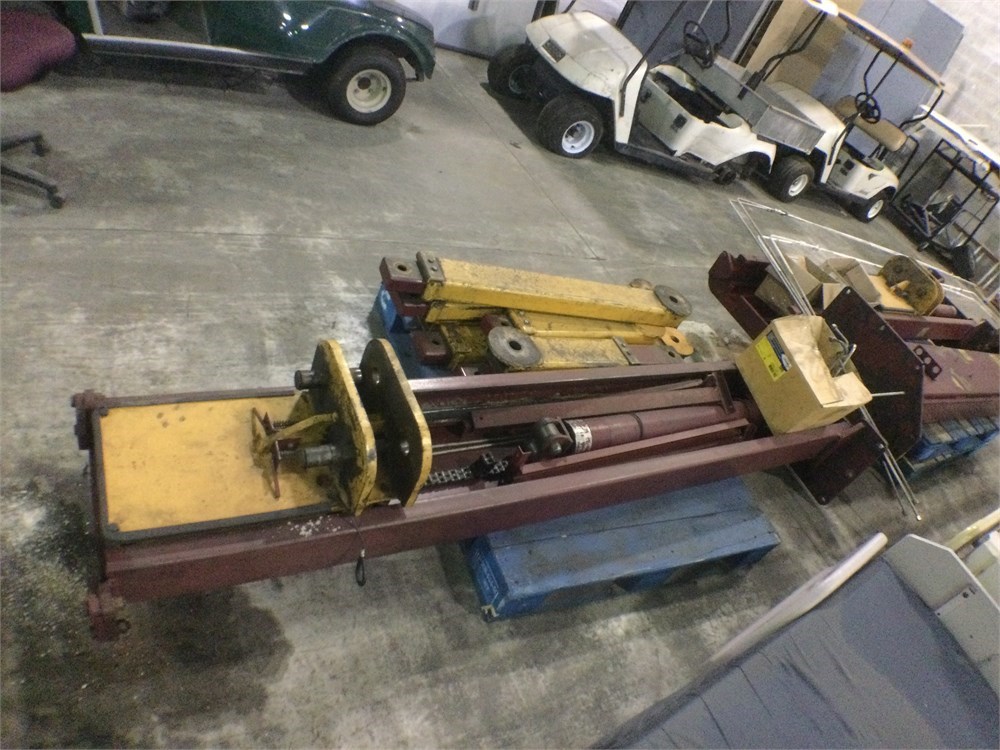 BIDERA Government Auctions - (04) Mohawk Vehicle Lift