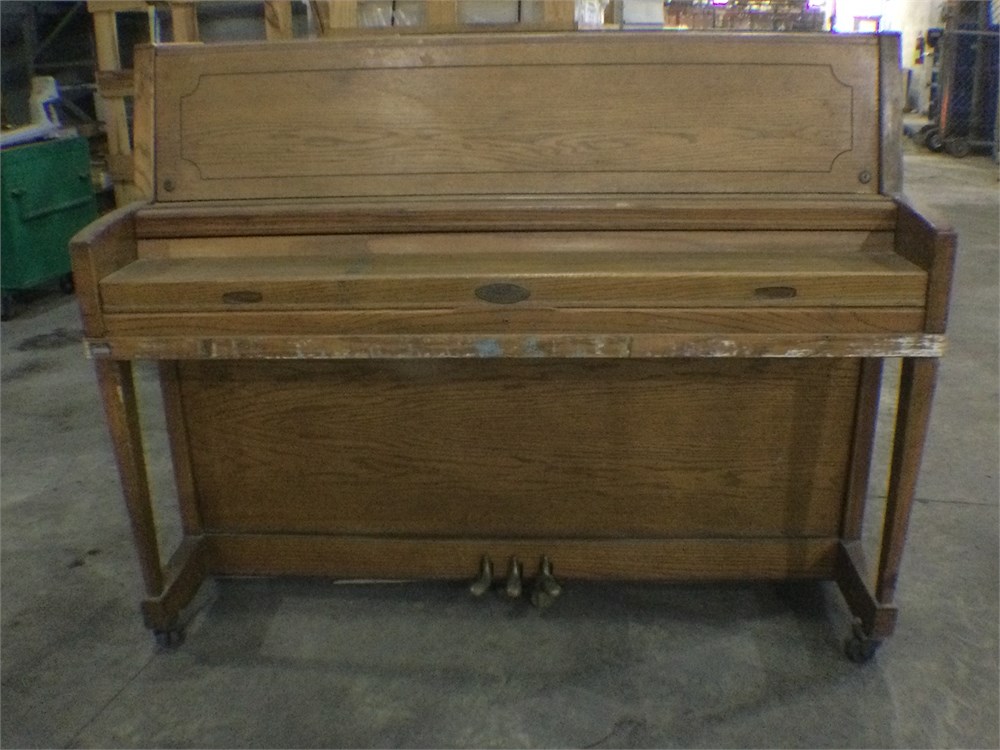 BIDERA Government Auctions - Wurlitzer Piano Model 2960