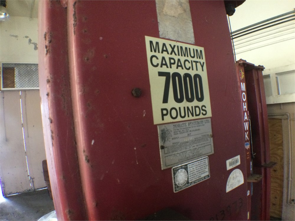 BIDERA Government Auctions - (1) Mohawk A-7 7000lbs Vehicle Lift