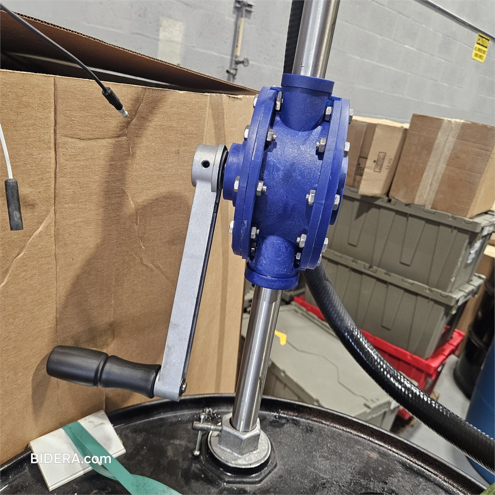 BIDERA Government Auctions - (55 Gal Drum) Oil Dispenser w/ Pump ...