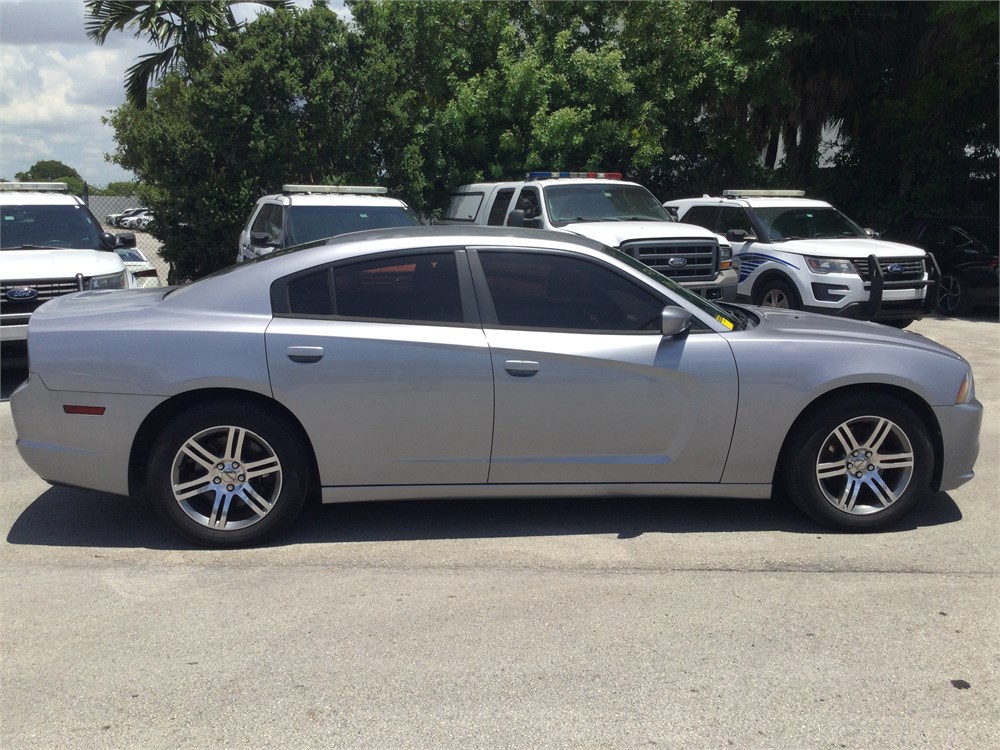 BIDERA Government Auctions - 2014 Dodge Charger Unmarked Police Unit (RWD)