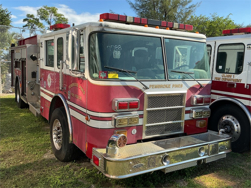 BIDERA Government Auctions - 2004 Pierce Dash